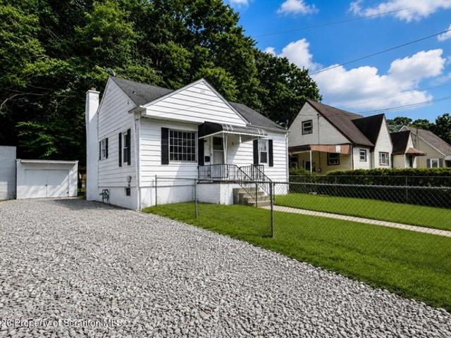 31 Salina St, Moosic, PA 18507