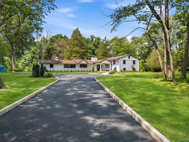 31 Saw Mill Rd, Cold Spring Harbor, NY 11724