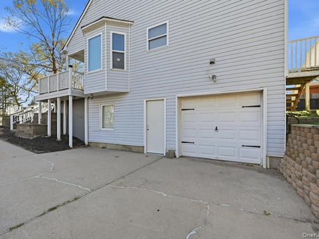 31 Sayville Rd, Sound Beach, NY 11789 | MLS #985100 | Compass