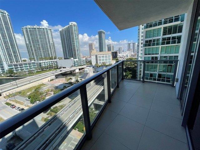 31 SE 6th St Apt 1402, Miami, FL 33131