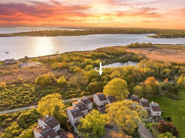 31 Seabreeze Ln, Bristol, RI 02809