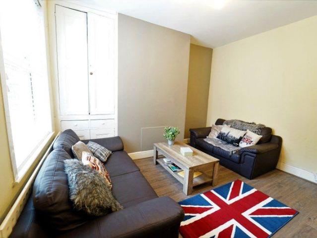 31 Shelton Street, City Centre. 5 bed house to rent £3,033 pcm £700 pw