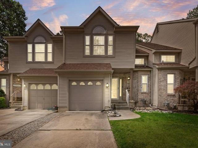 31 Smokey Run Dr, Berlin, NJ 08009
