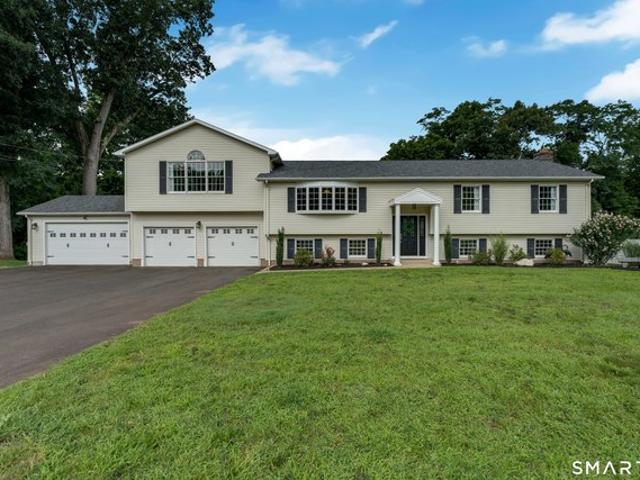 31 Stone Hedge Dr, North Haven, CT 06473