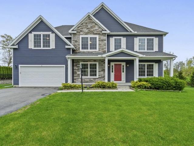31 Stablegate Dr, Ballston Lake, NY 12019