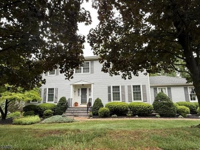 31 Stratfordshire Dr, Vernon, NJ 07461