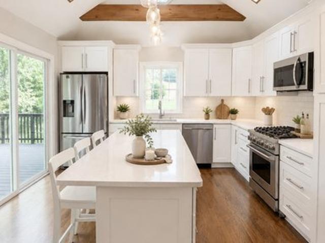 31 Sunset Dr, Shelton, CT 06484