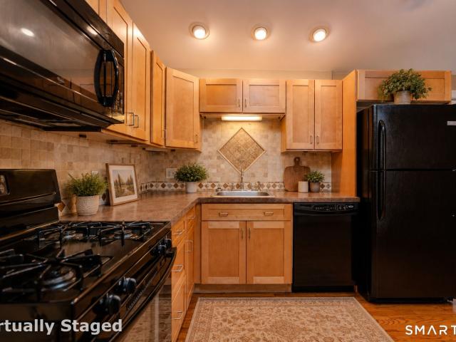 31 Suffield Street, Windsor Locks, US, CT