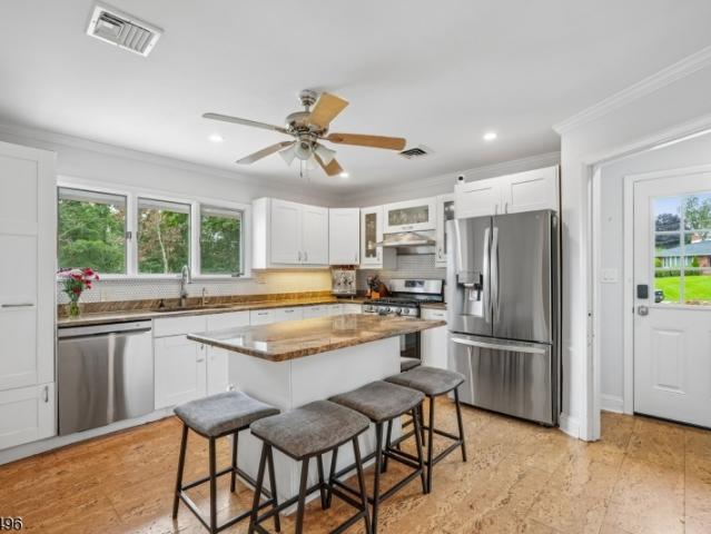 31 Surrey Dr
