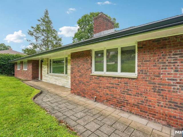 31 Surrey Drive