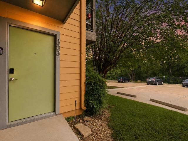 3204 Menchaca Rd # 303