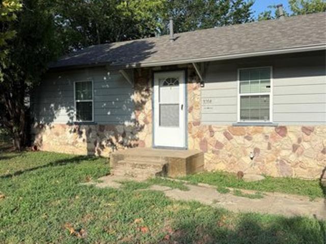 3204 Canberra Ct, Fort Worth, TX 76105