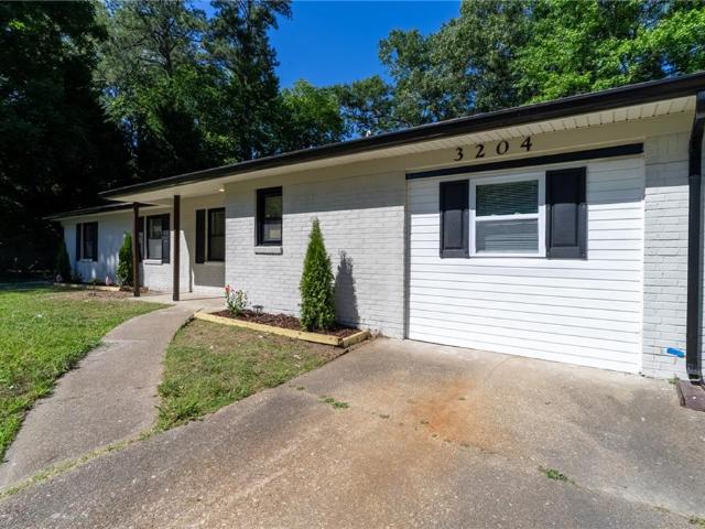 3204 Club House RD