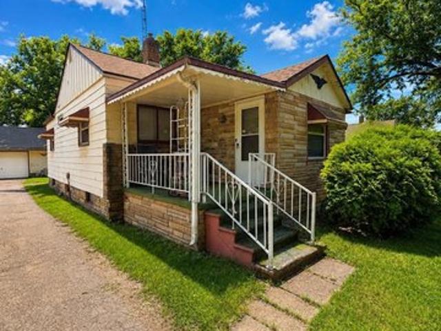 3204 E Hemphill Rd, Burton, MI 48529