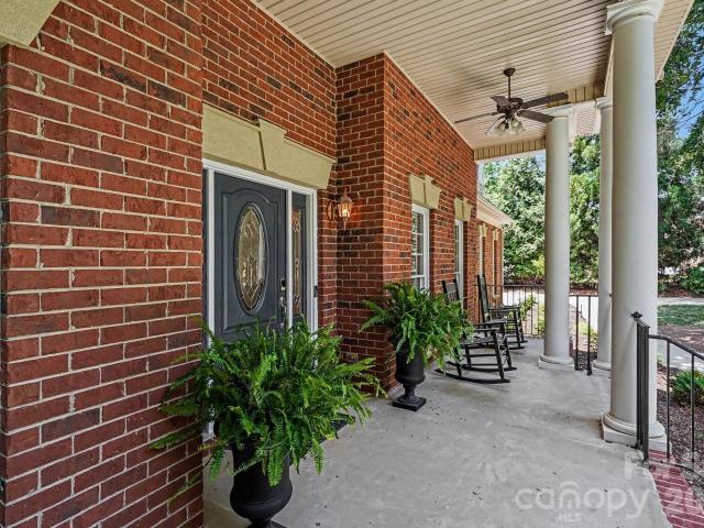 3204 E Lawyers Road