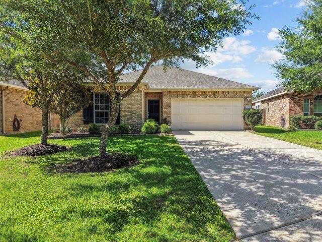 3204 Featherwood Ln, Dickinson, TX 77539