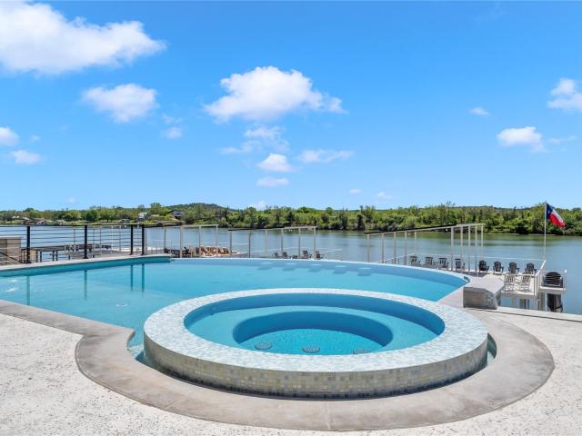 3204 River Oaks Dr