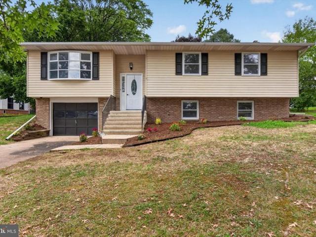 3204 S Scenic Rd, Harrisburg, PA 17109