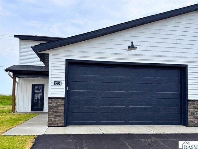 3204 Scotch Ln, Mankato, MN 56001