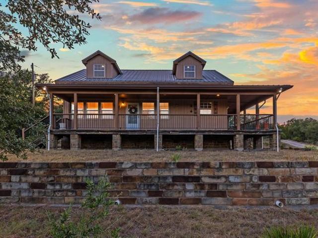 3204 Tabletop Mountain Dr, Spicewood, TX 78669