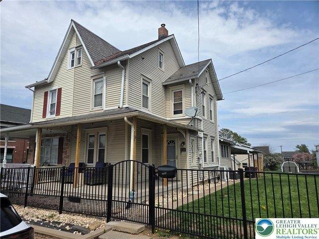 3204 S 2nd St, Whitehall, PA 18052