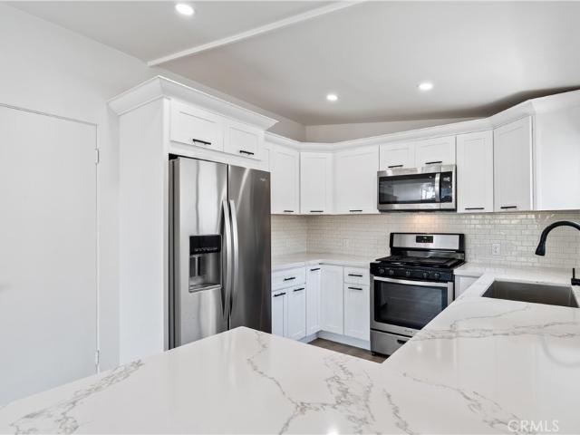 3205 Bayside