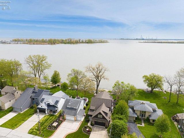3205 Confederate Dr, Marblehead, OH 43440