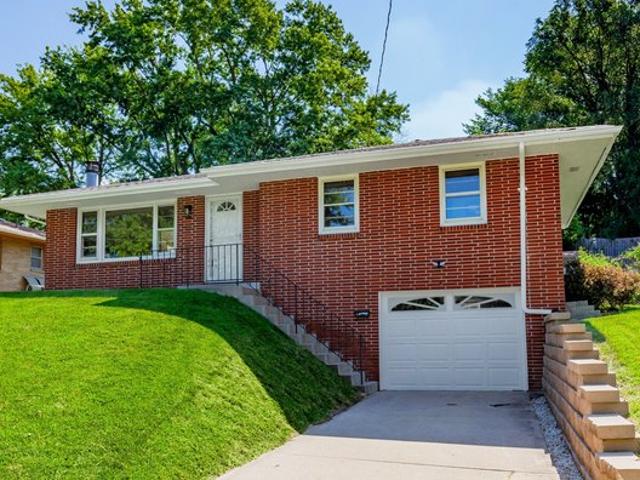 3205 Fairlane Dr, Des Moines, IA 50315