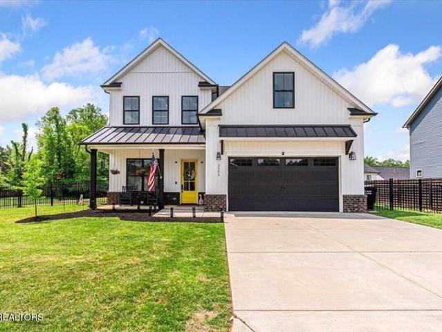 3205 Great Plains Ln, Knoxville, TN 37931