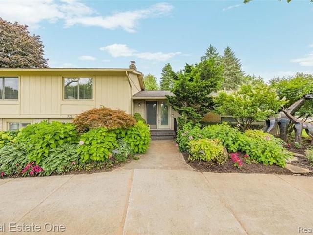 3205 Parkland Dr, West Bloomfield Township, MI 48322