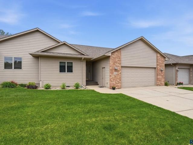 3205 S Lupine Pl, Sioux Falls, SD 57110