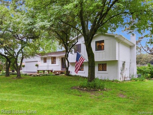 3206 Allen Rd, Brandon, MI 48462