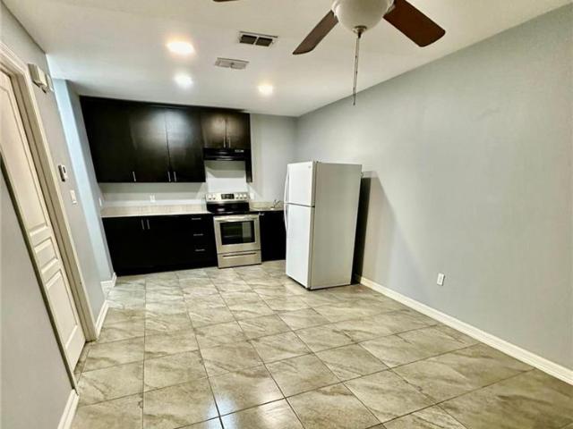 3206 Hill Crest Drive 5