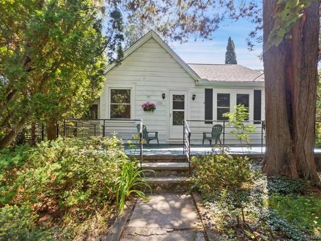 3206 Hollywood St, Mohegan Lake, NY 10547