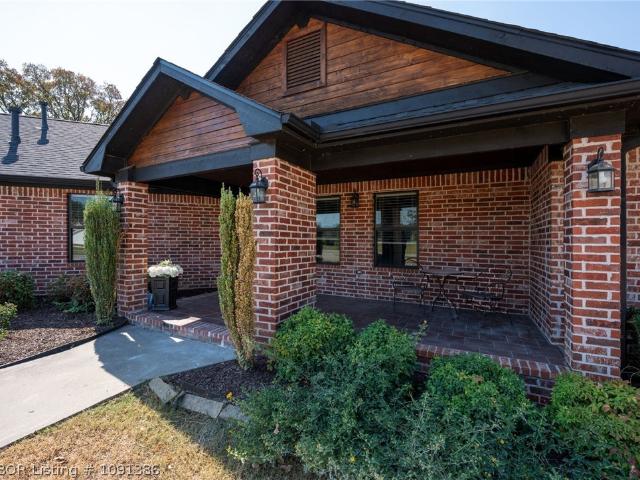 3206 Larkspur Lane