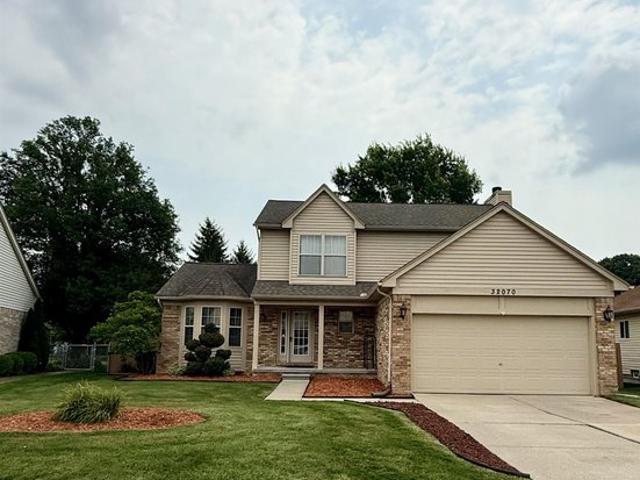 32070 Oakcrest Dr, New Baltimore, MI 48047
