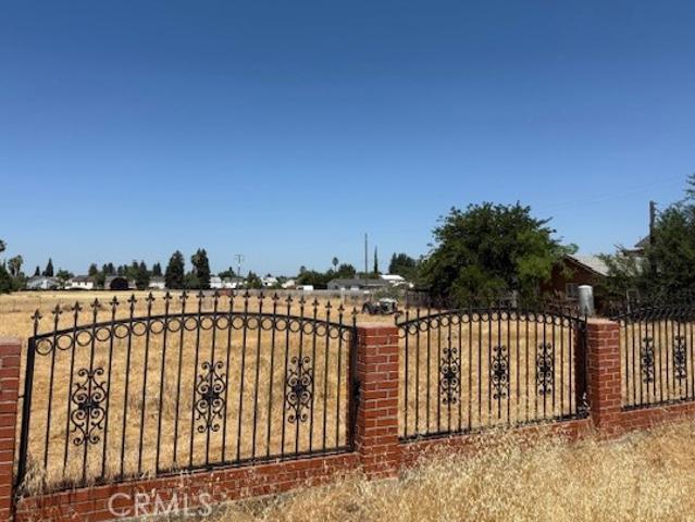 3207 N Valentine Ave, Fresno, CA 93722 | MLS #CV25245 | Compass