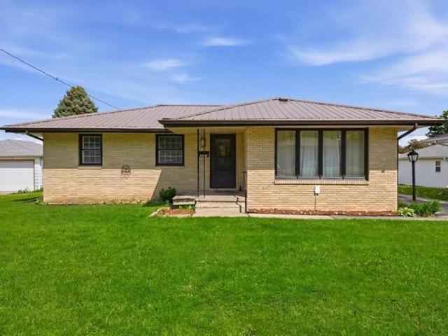 3207 E 26th St, Des Moines, IA 50317