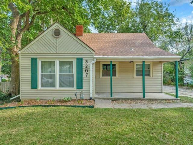 3207 SW Munson Ave, Topeka, KS 66604