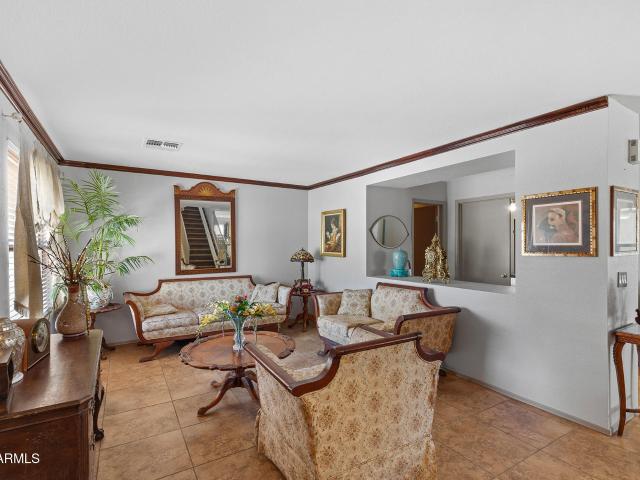 3207 w molly lane
