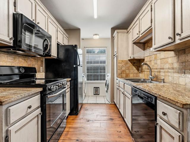 3207 W Wildflower Street
