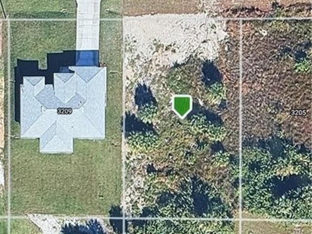 3207 34th St SW, Lehigh Acres, FL 33976