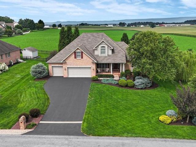 3208 Baltusrol Dr, Chambersburg, PA 17202