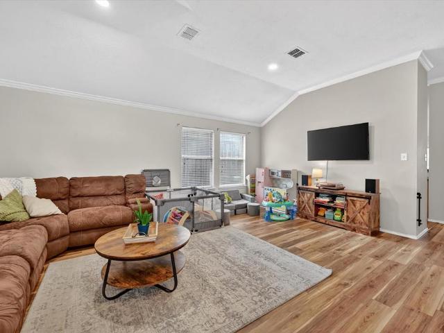 3208 Cliff Oaks Drive