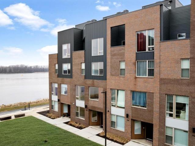 3208 Parkview Walk