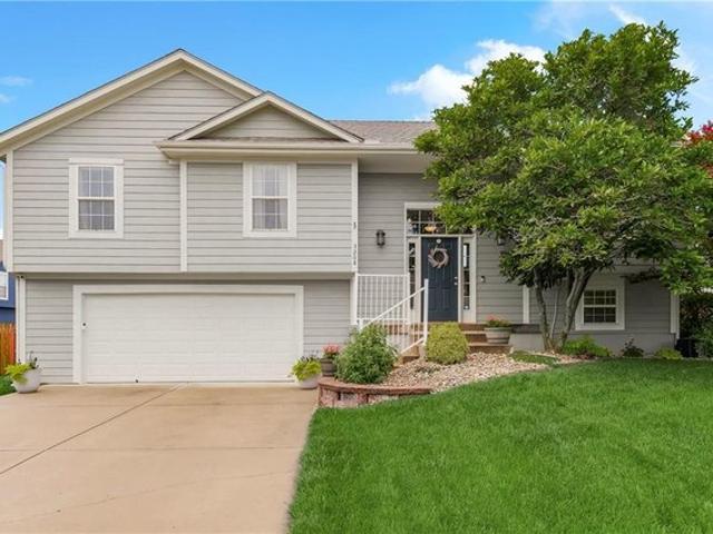 3208 SW Damon Ln, Lee's Summit, MO 64082