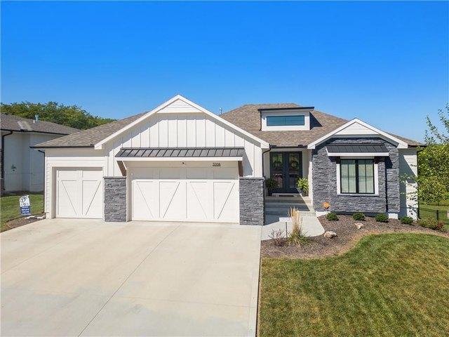 3208 SW Saddlebred Ter, Lee's Summit, MO 64082