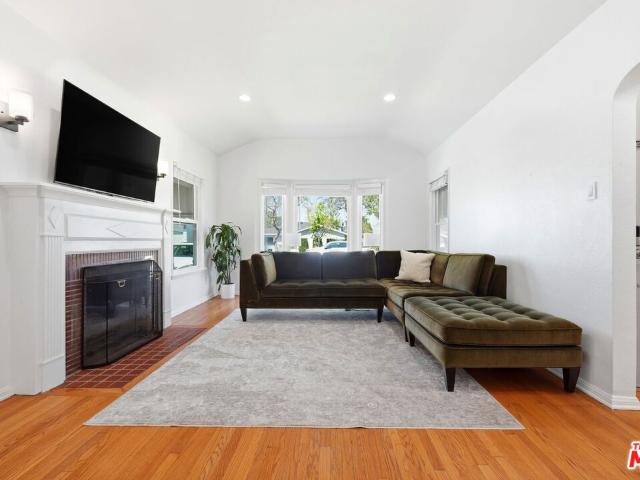 3208 W 81st St, Inglewood, CA 90305 | MLS #26670 | Compass