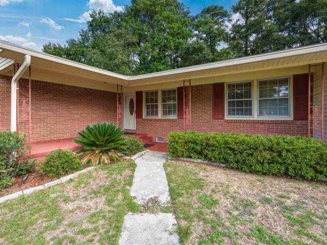 3208 Woodsen Circle