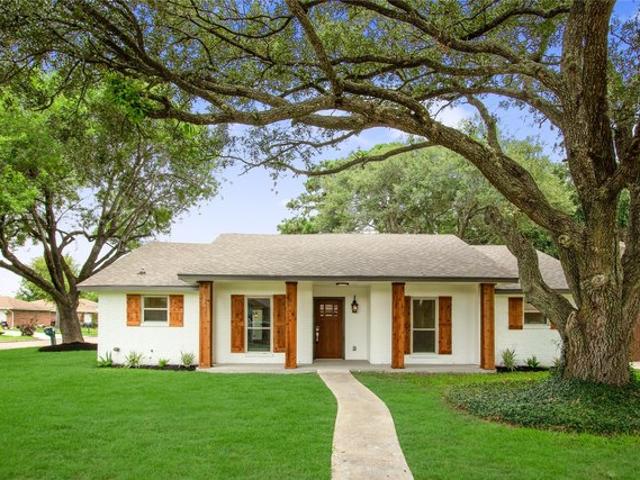 3208 Woodstone Dr, Baytown, TX 77521
